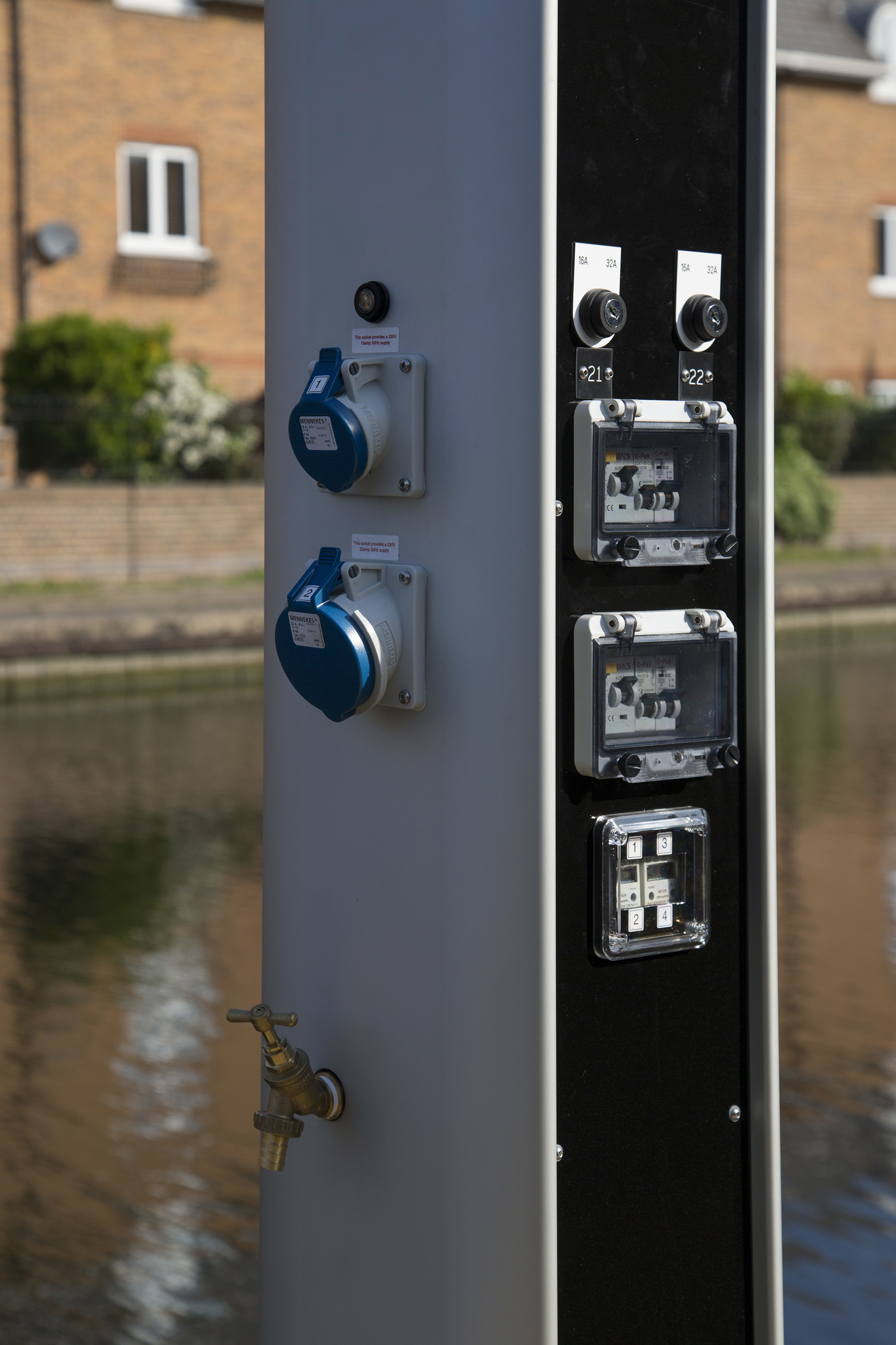 Bow Wharf L1 Leisure :: Waterside Moorings