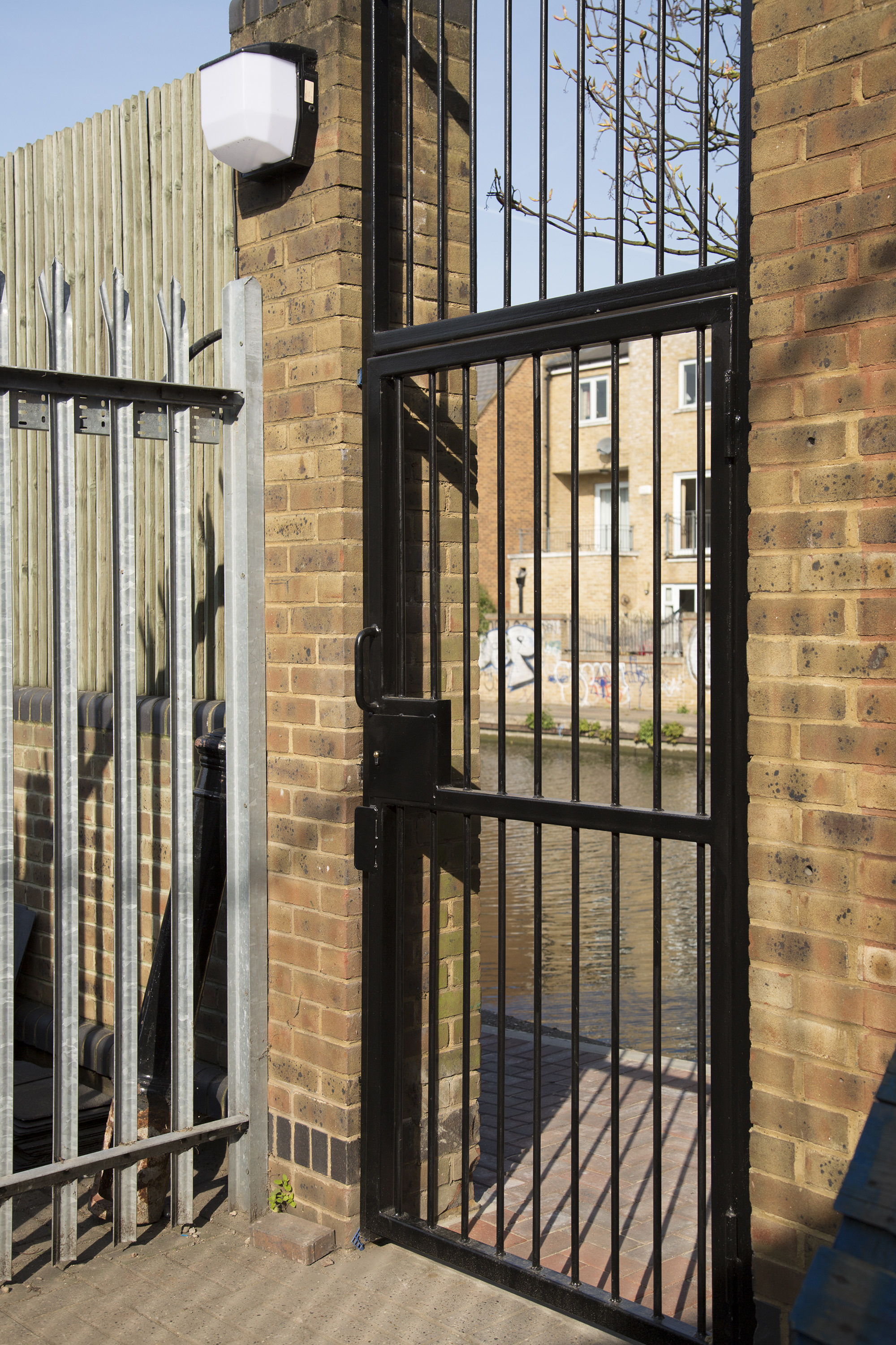 Bow Wharf L1 Leisure :: Waterside Moorings