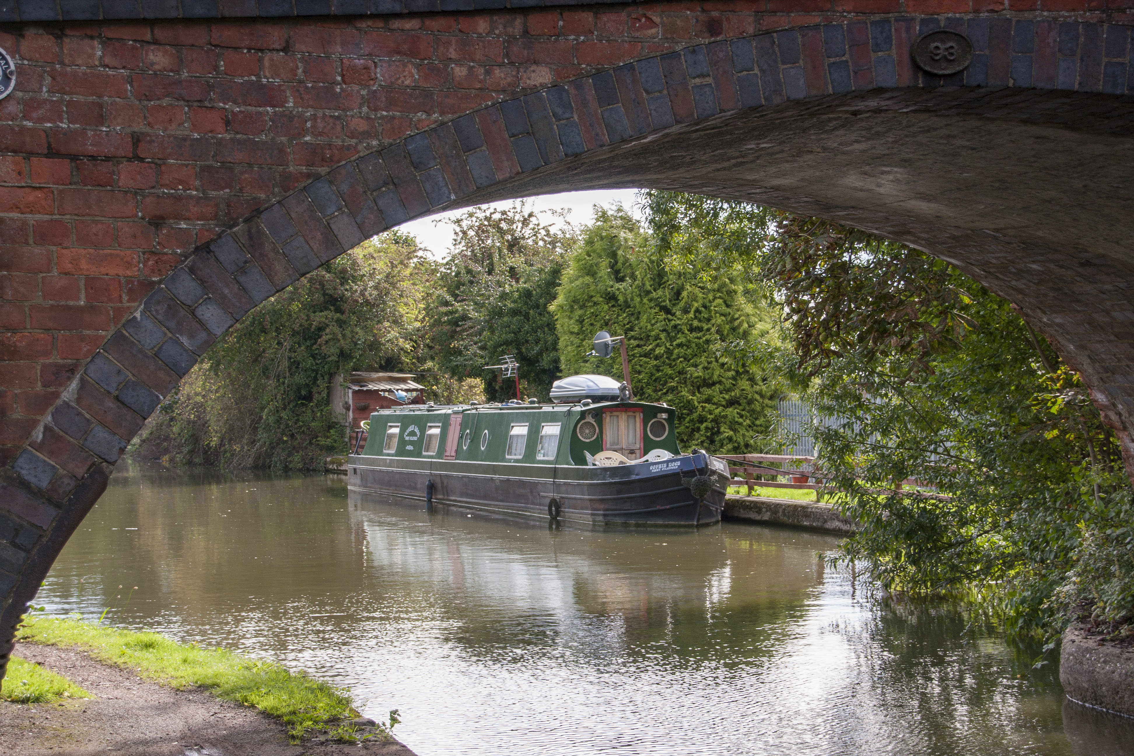Bridge 93 Milton Keynes L1 Leisure :: Waterside Moorings