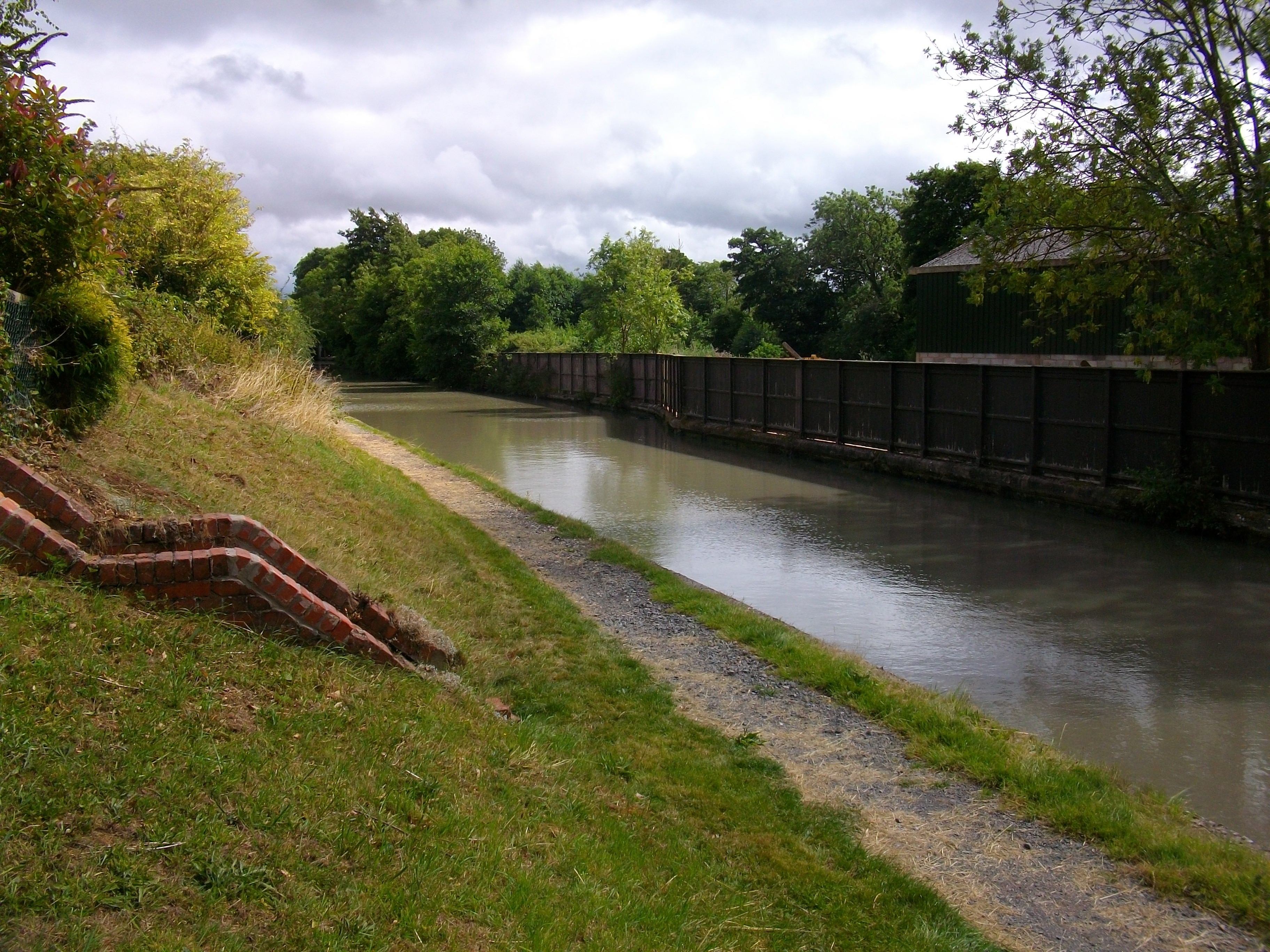 Fosse Locks L1 Leisure :: Waterside Moorings