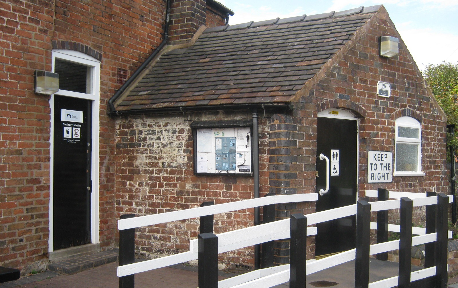 Gailey Wharf L1 Leisure :: Waterside Moorings