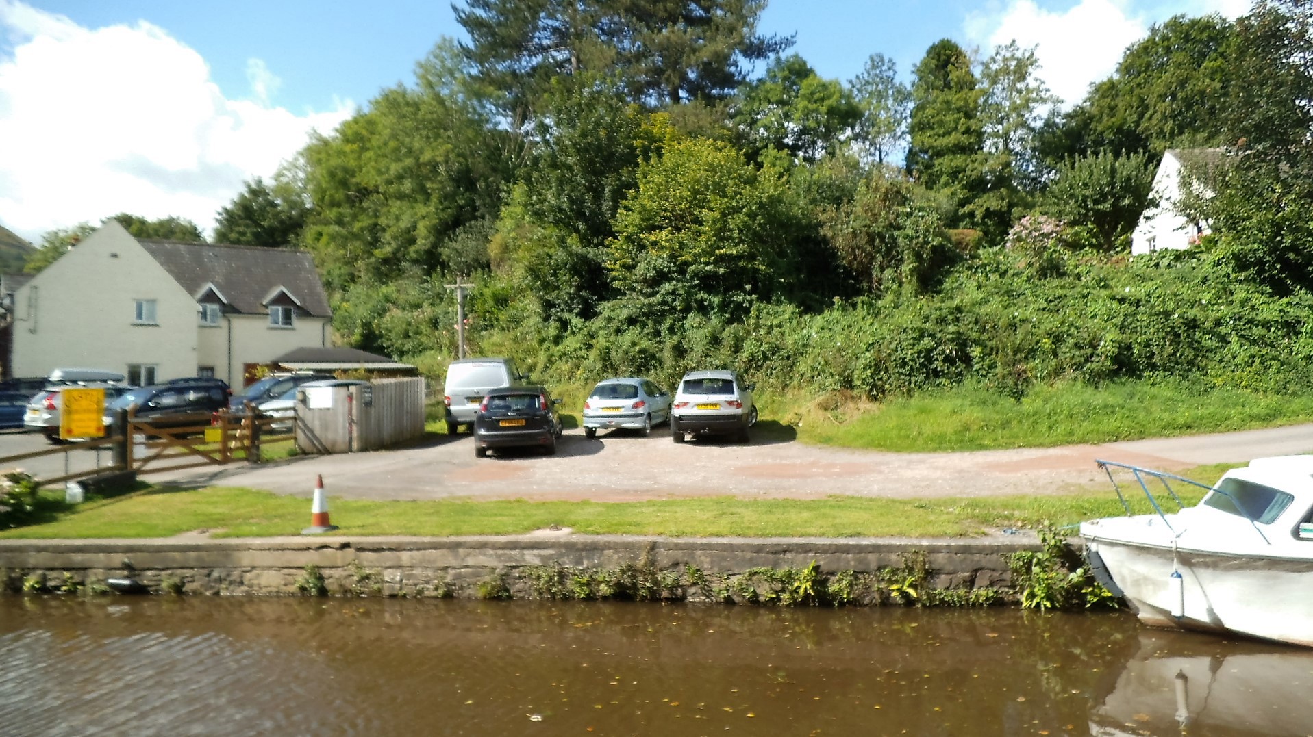 Gilwern Wharf L1 Leisure :: Waterside Moorings