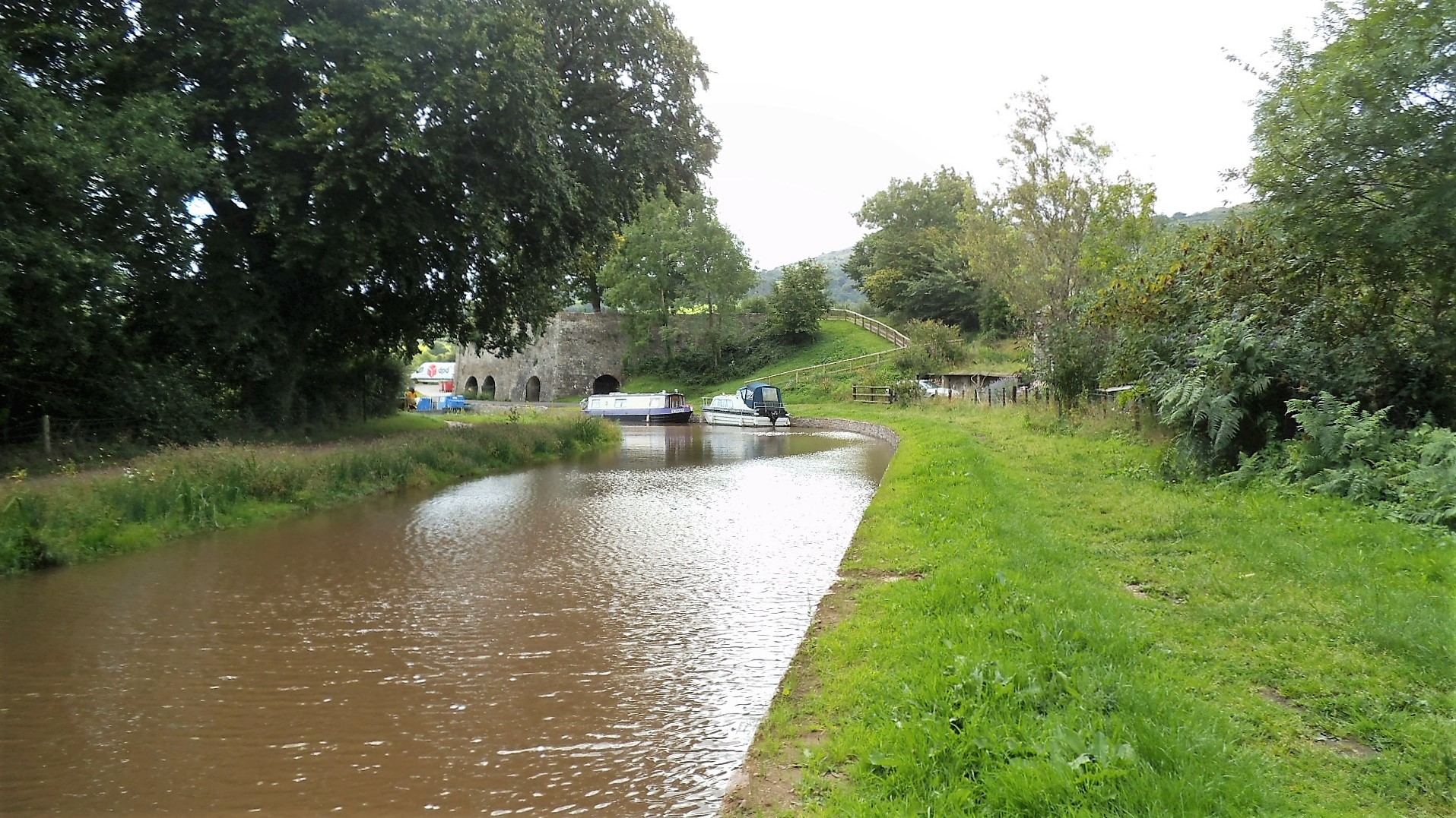 Llangattock L1 Leisure :: Waterside Moorings