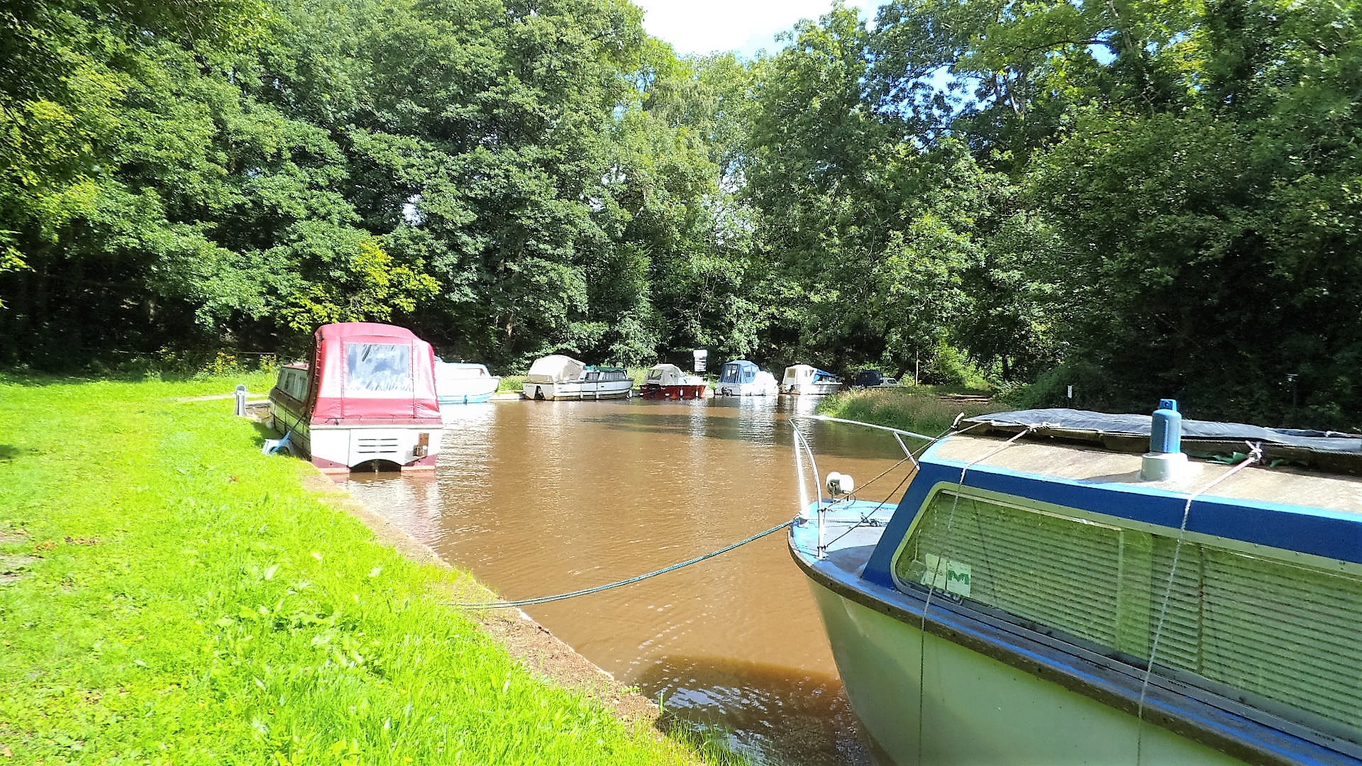 Llangattock L1 Leisure :: Waterside Moorings
