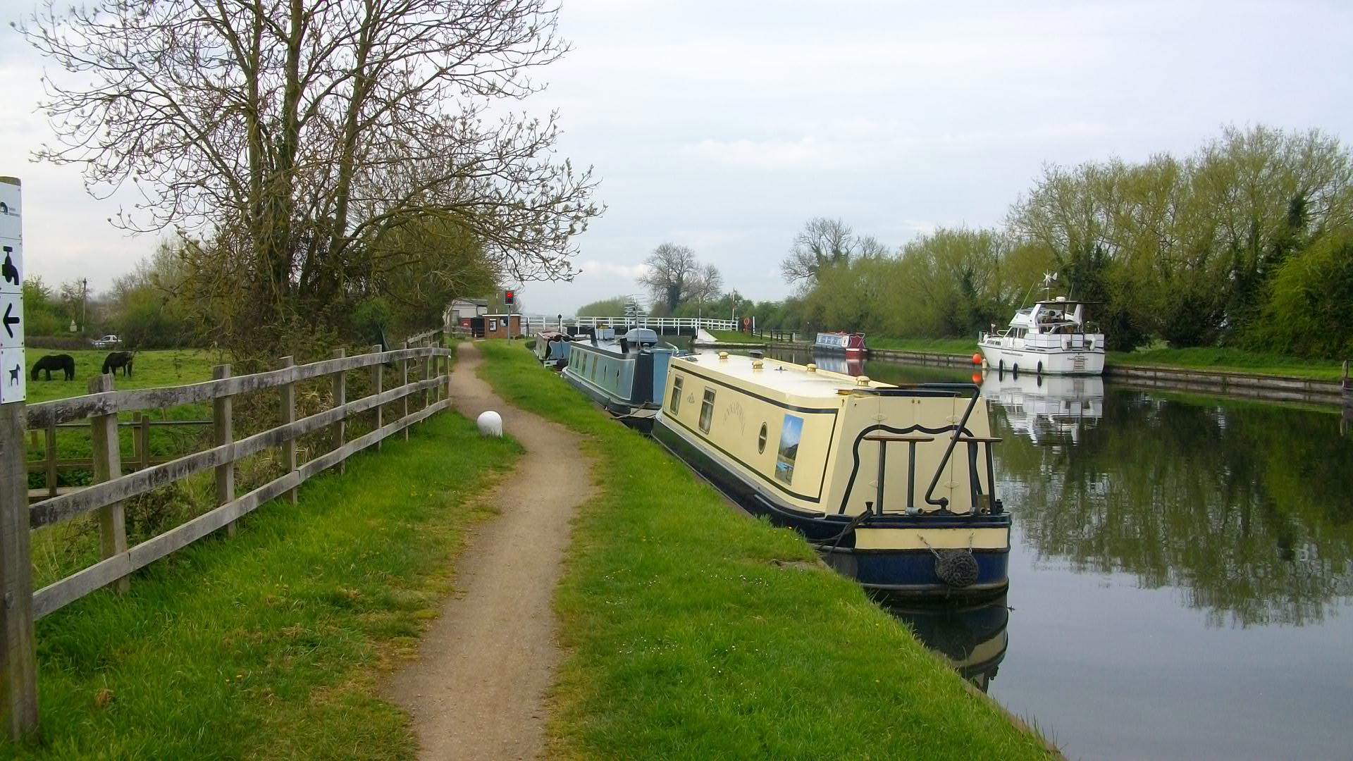 Splatt Bridge L1 Leisure :: Waterside Moorings