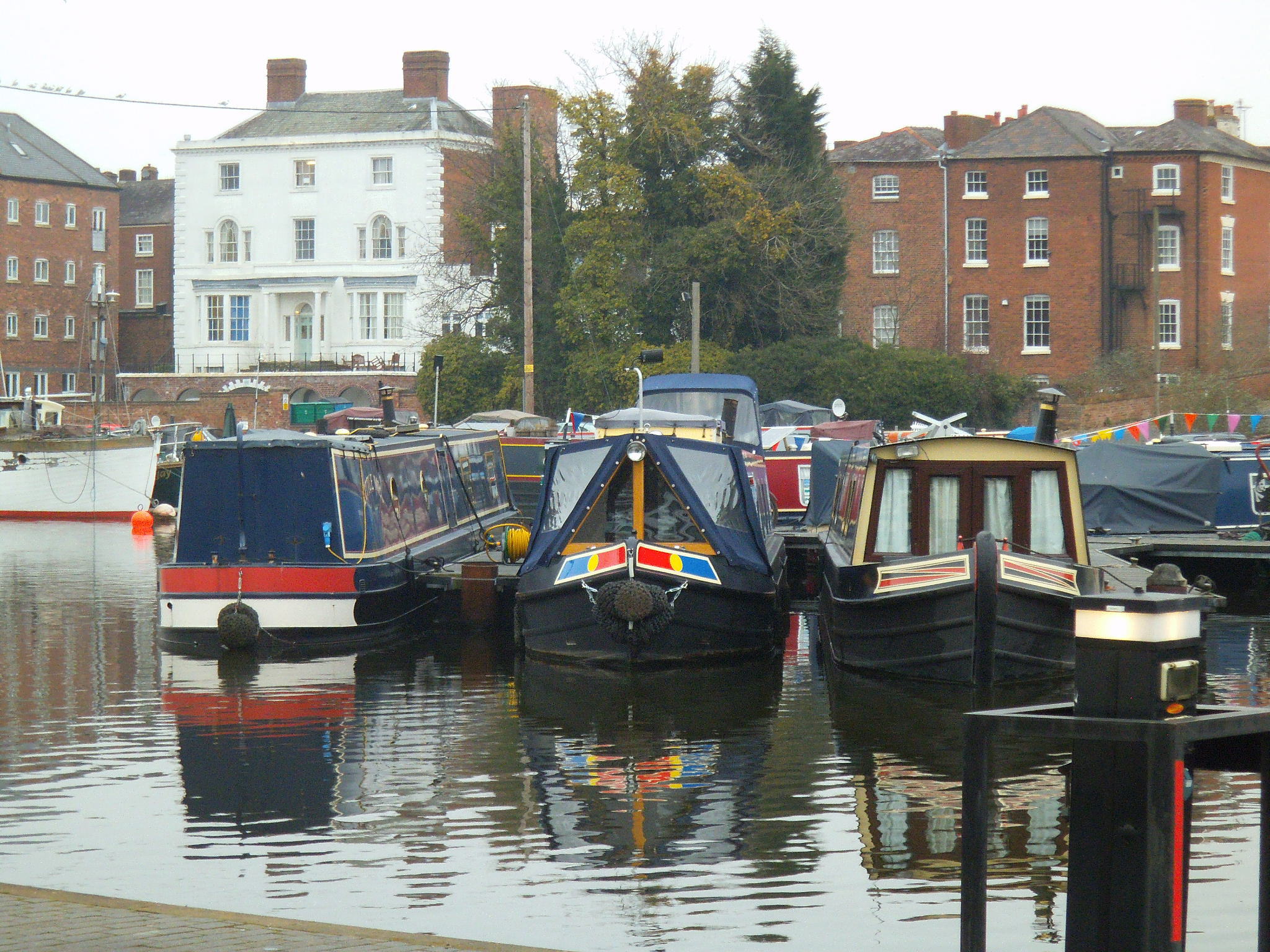 Stourport Upper Pontoons L1 Leisure :: Waterside Moorings