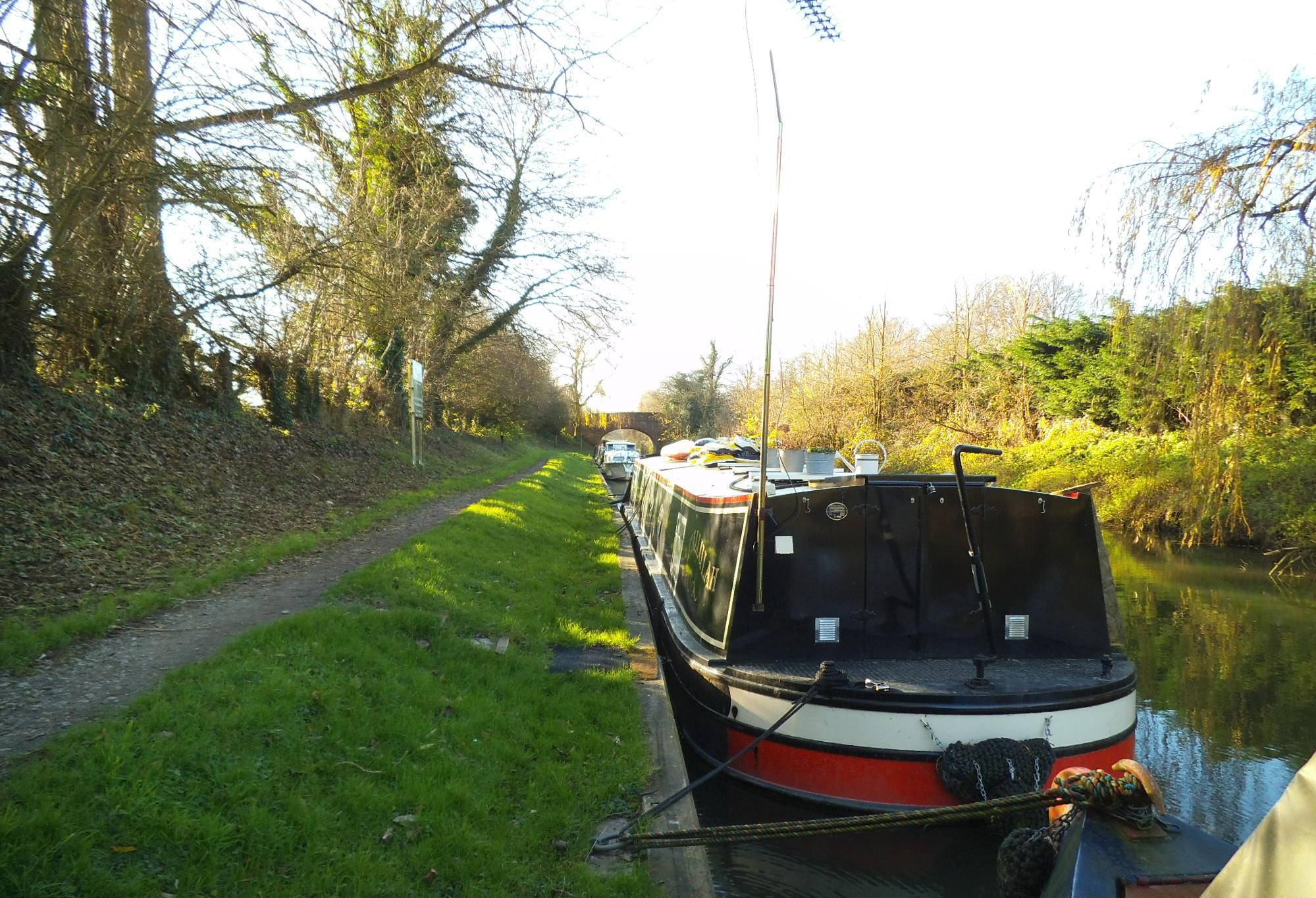 Wootton Rivers L1 Leisure :: Waterside Moorings