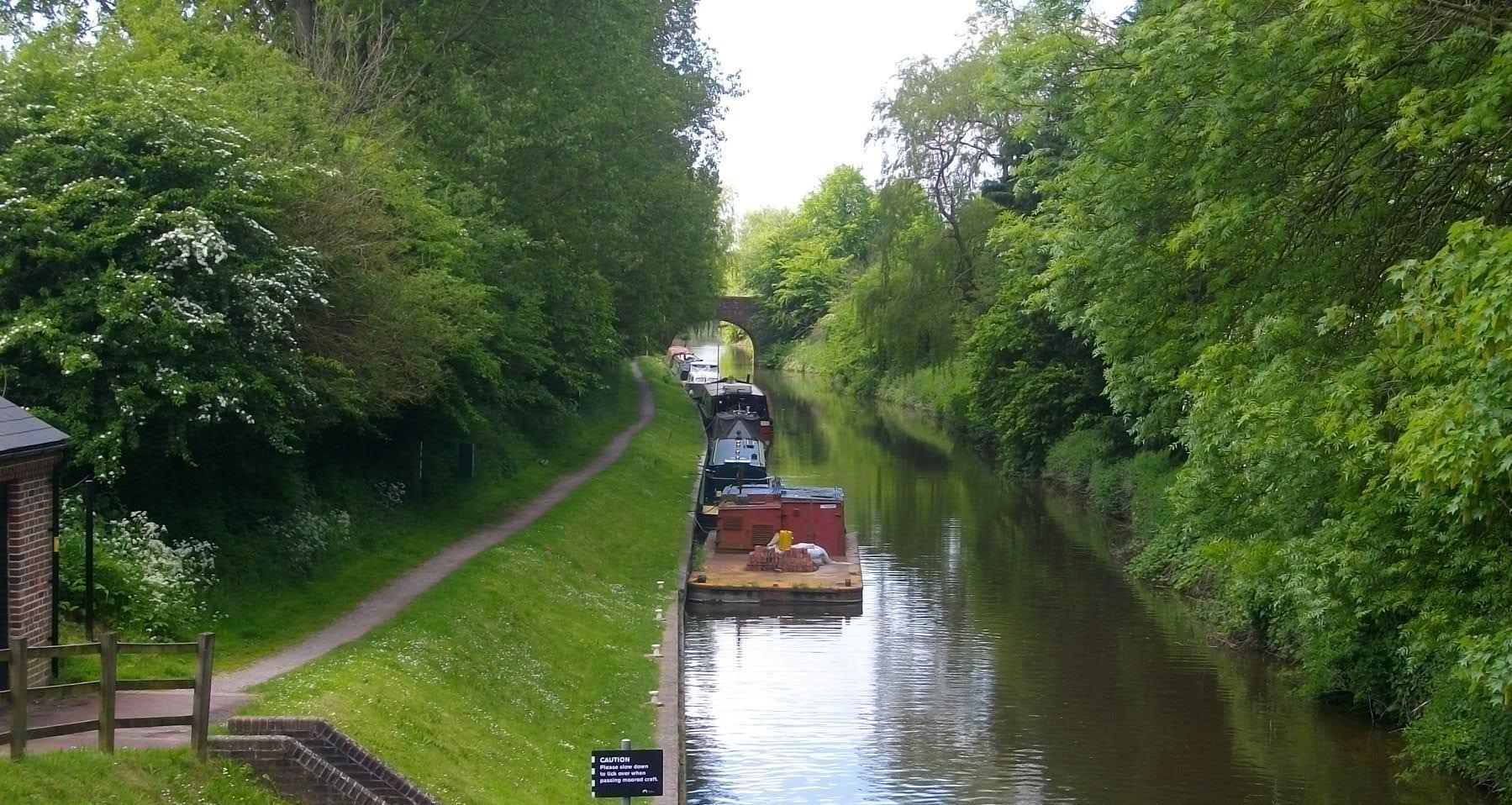 Wootton Rivers L1 Leisure :: Waterside Moorings